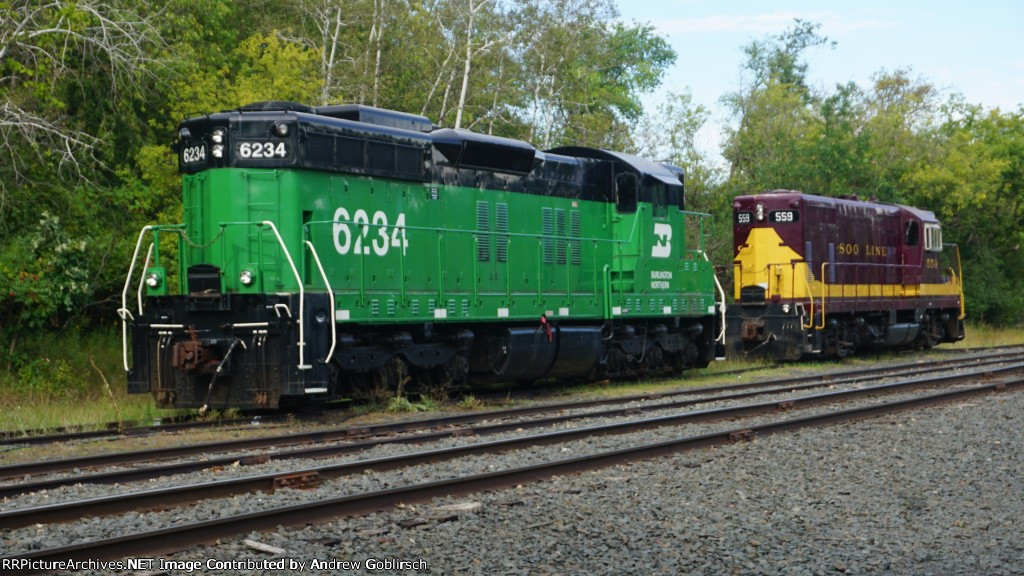 BN 6234 + SOO 559 Behind